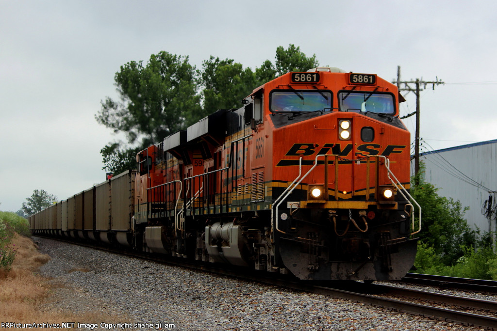 BNSF 5861 leads a coal load sb at old monroe.